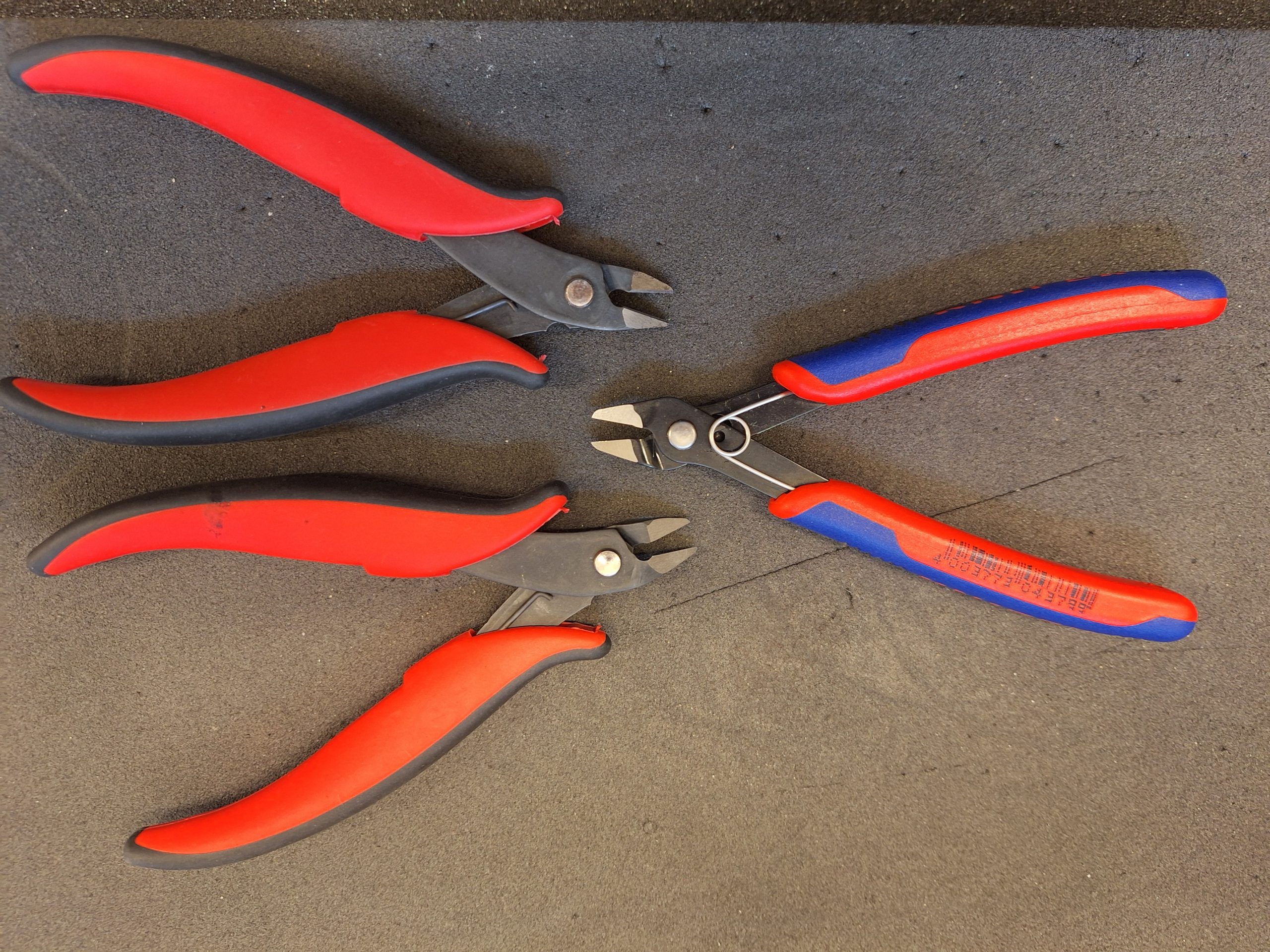 We look at Flush Cutters from RS Components and Knipex